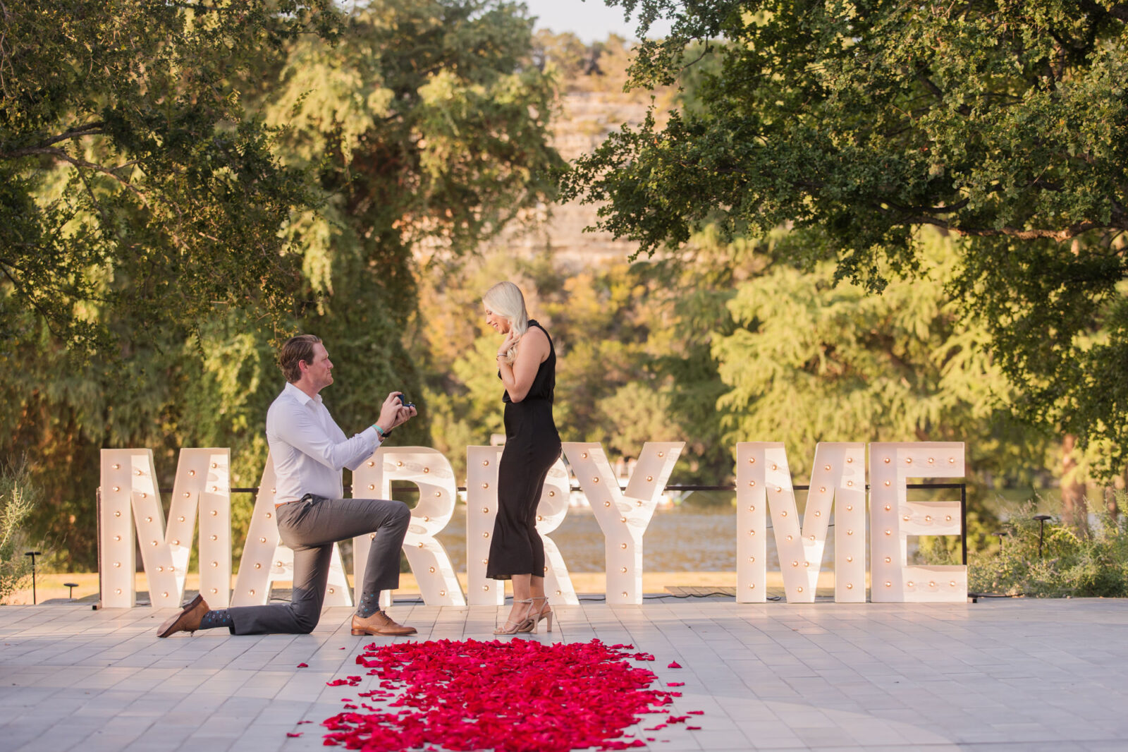 Romantic Proposal with Large Marry Me Sign | Ross & Holly - www ...
