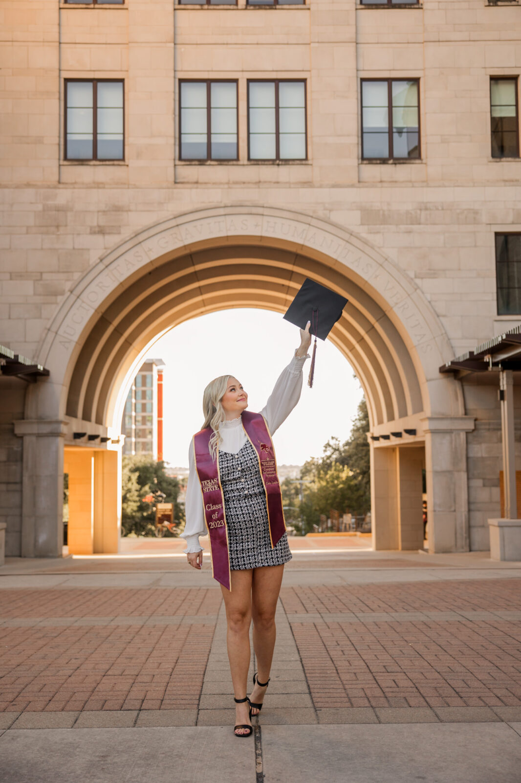 Texas State Senior Photos | Ellie - www.laurengarrisonphotography.com