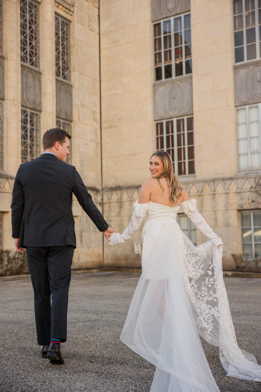 Courthouse + Hotel Ella Engagement Photos | Ale & Zack - www ...